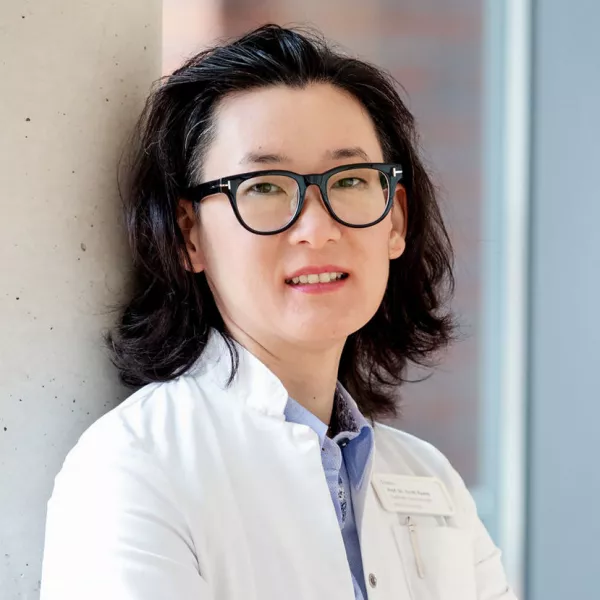 Roboter & Chirurg Hand in Hand: Prof. Thaler in der Endoprothetik